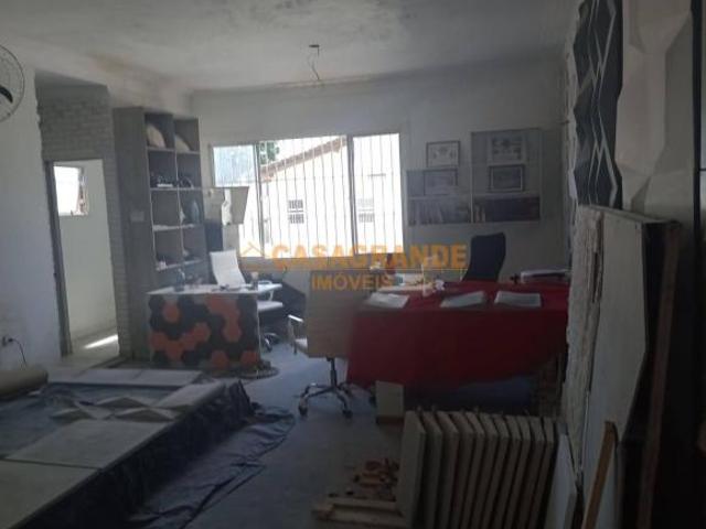 Casa comercial a venda com 3 quartos no Jardim Ismenia