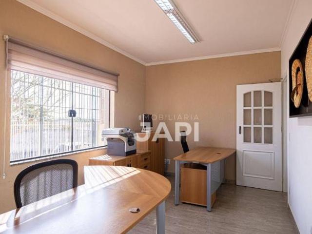 Casa comercial à venda em Jundiaí Caxambú 450m² 4 Salas 8 vagas Galpão