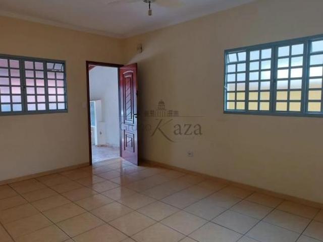 Casa Comercial Bosque dos Eucaliptos 250m²