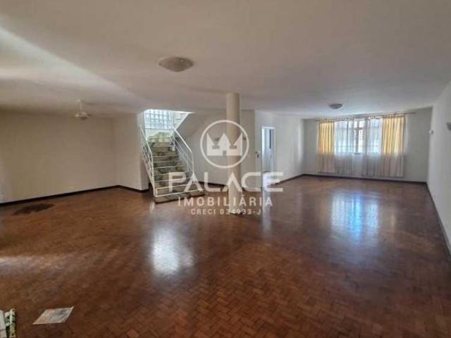 Casa: / Comercial / Centro
