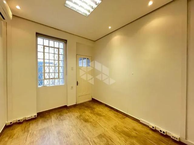 Casa comercial com198m² para alugar em Porto Alegre
