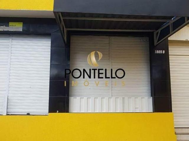 Casa comercial com 3 lojas na Avenida Pedro II — Carlos Prates
