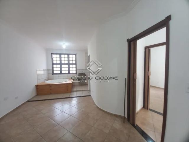 Casa Comercial com 3 salas, 1 banheiro social para Locação, 260m² por R$10.870,00