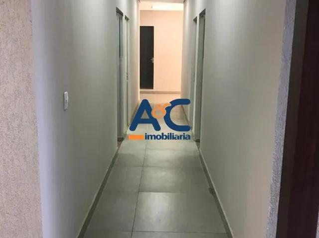 Casa comercial com 03 quartos no bairro Castelo