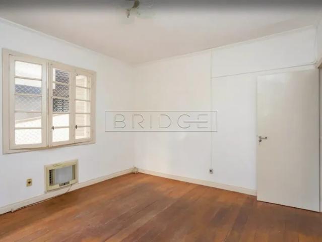 Casa Comercial com 250m²/ 4 vagas para locação