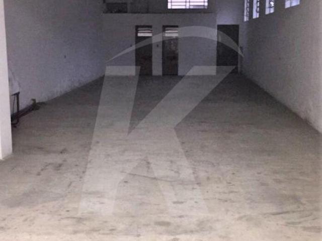 Casa Comercial com 2 ótimos apartamentos com amplas dependências e salão 340 m²