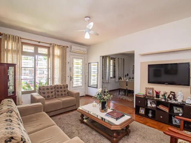 Casa comercial com 300 metros quadrados com 3 quartos na Floresta Porto Alegre RS