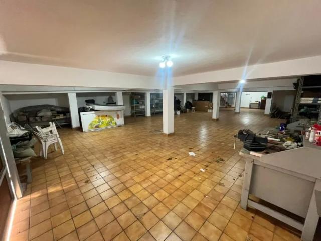 Casa comercial com 4 salas e10 vagas fl26