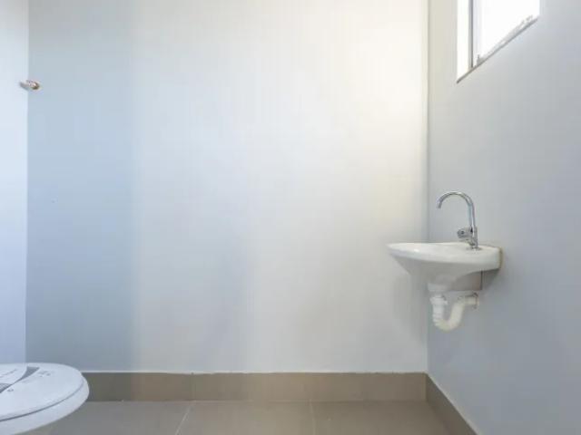 Casa comercial de 160 m² com 6 salas 4 banheiros e 4 vagas à venda no Setor Sul