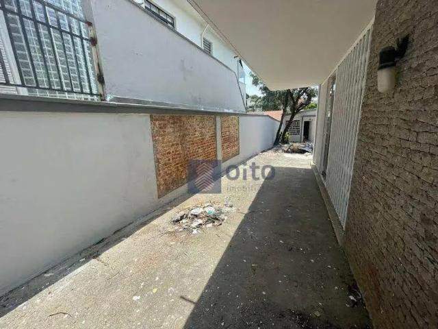 Casa comercial de 226 m², localizada em uma das ruas mais valorizadas e bem situadas da região. O im