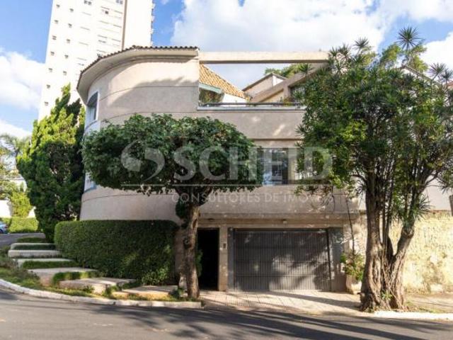 Casa comercial de esquina mobiliada com auditório e 3 andares