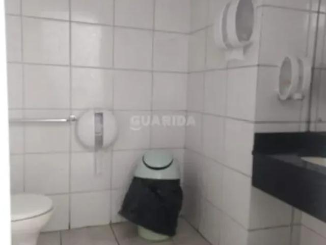 Casa comercial de esquina no Bairro Azenha