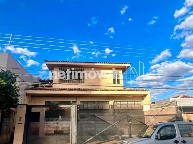CASA COMERCIAL E RESIDENCIAL COM 02 LOJAS NO CAIÇARA!
