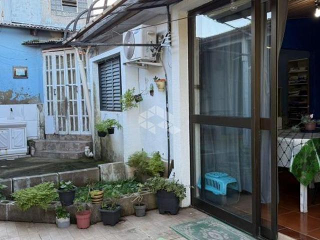 Casa comercial e residencial com 2 quartos, suíte, vaga de garagem, churrasqueira, no bairro Jardim