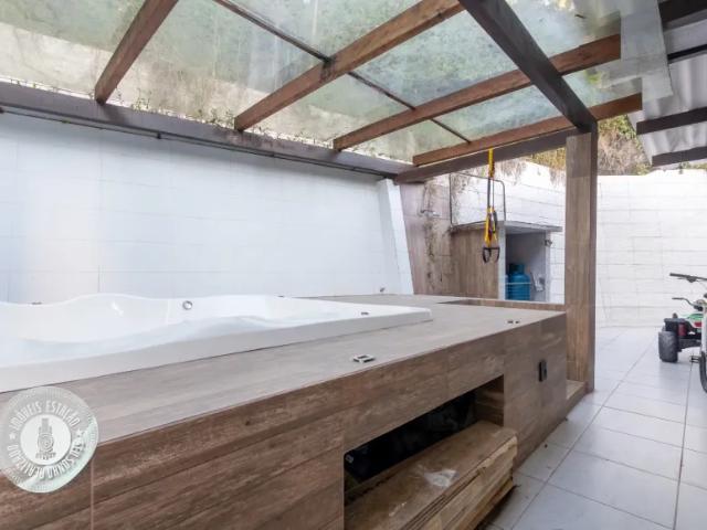 Casa Comercial e Residencial com 3 quartos sendo 1 suíte no bairro Itoupava Seca próximo a universid