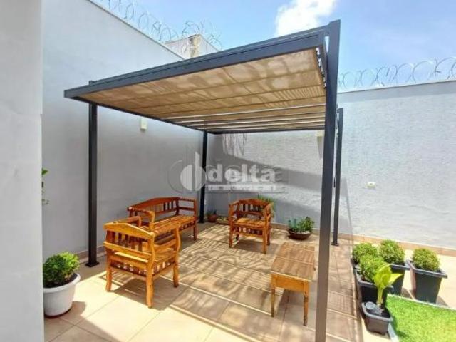 Casa comercial e residencial disponível para venda no bairro Lídice em Uberlândia MG