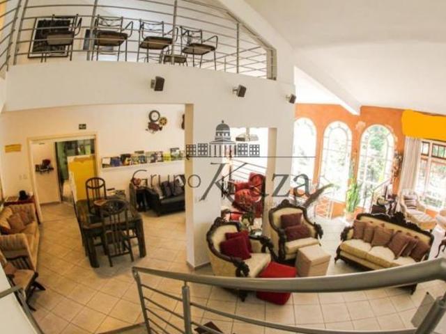 Casa comercial e residencial em Caçapava Projeto Cultural iniciado !