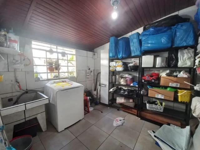Casa comercial e residencial paralela a Av. Elza Lucchi