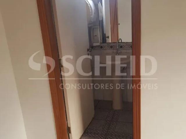 Casa comercial na Av. Yervant Kissajikian com amplo espaço