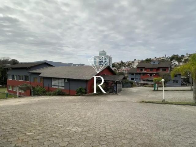 Casa comercial na Carvoeira