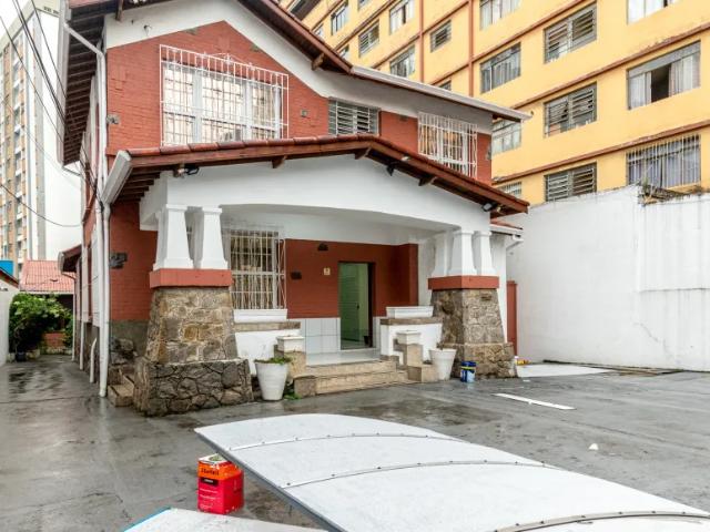 Casa comercial na Rua Condessa de São Joaquim, N. 272 • 479 m²