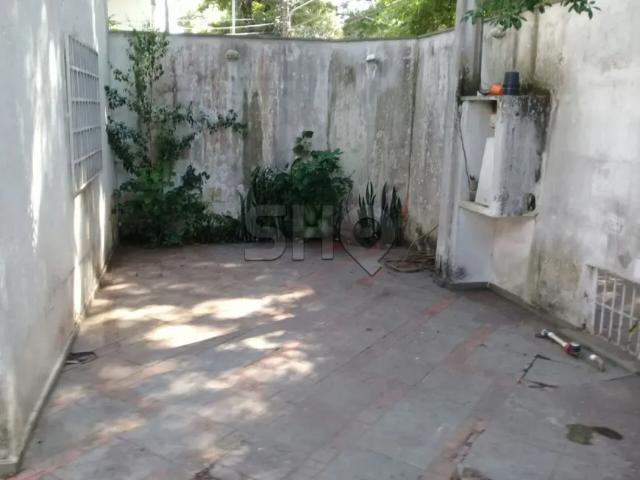 Casa comercial na Rua Cacilda Becker, N. 91 • 230 m²