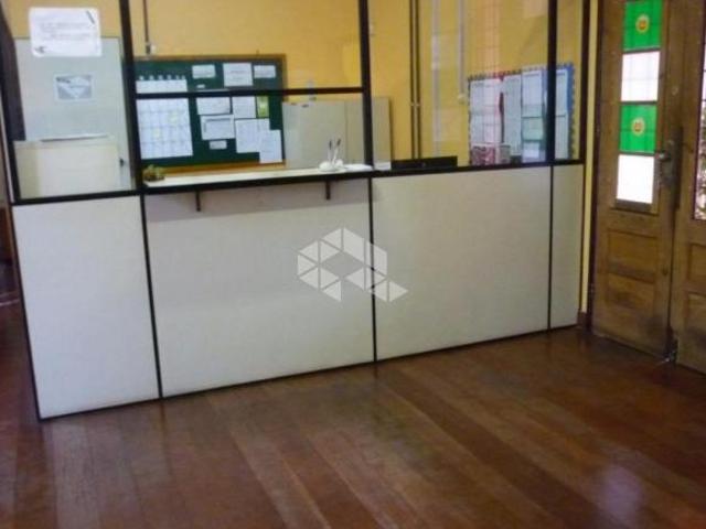 Casa comercial na rua General Gomes Carneiro no bairro Medianeira