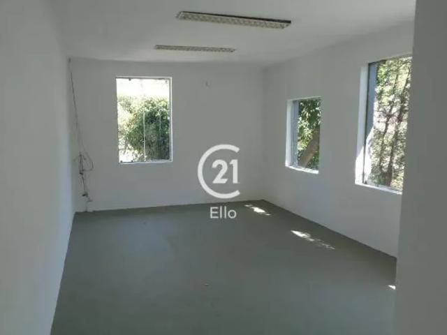 Casa comercial na Rua Groenlândia, N. 1943 • 300 m²