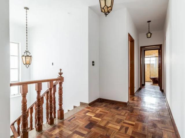 Casa comercial na Rua Itapeti, N. 692 • 400 m²