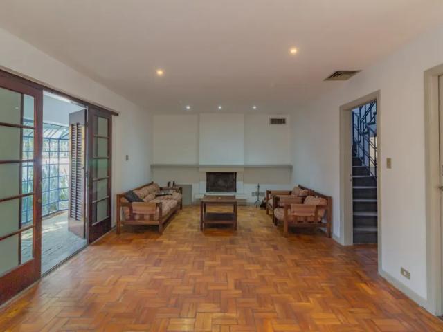 Casa comercial na Rua Nundiaú, N. 108 • 300 m²