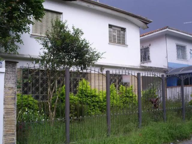 Casa comercial na Rua Sousa Ramos, N. 64 • 304 m²