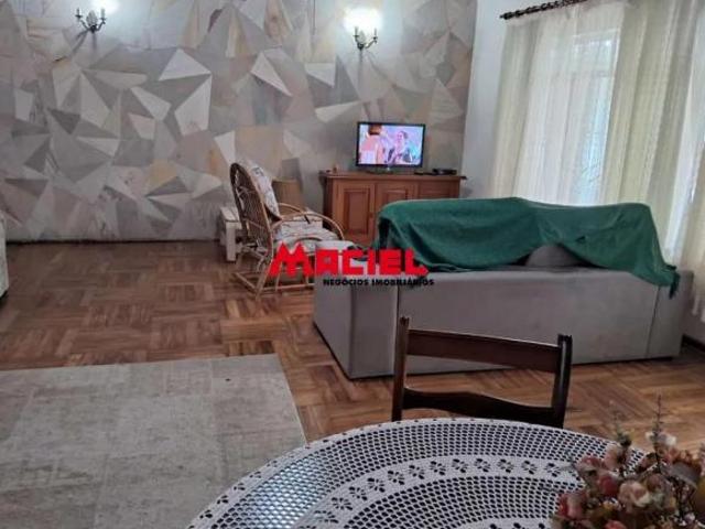 CASA COMERCIAL na Rua Santa Clara? At 438,00, Ac 363, 2 salas ? 3 q quintal, Edícula