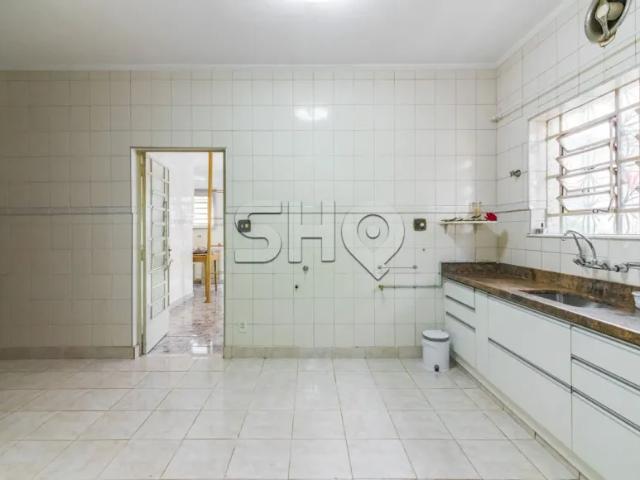 Casa comercial na Rua Paderewsky, N. 298 • 284 m²