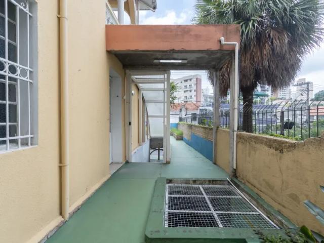 Casa comercial na Rua Topázio, N. 281 • 452 m²