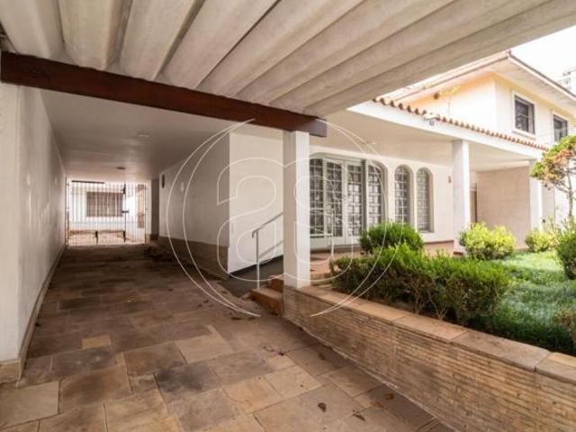 Casa Comercial no Campo Belo com 7 Salas e 3 Vagas