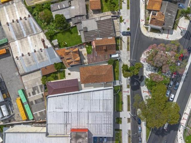 Casa comercial no Mercês