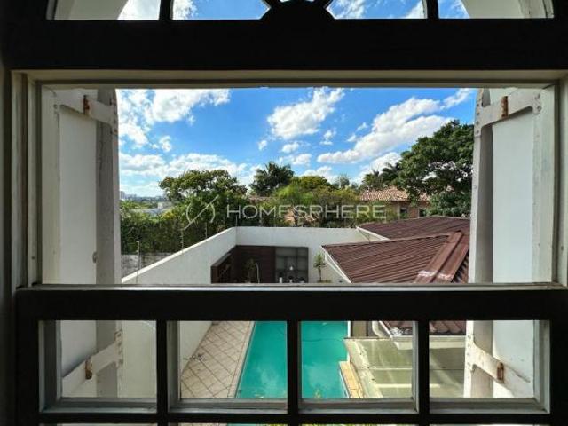 Casa comercial ou residencial à venda com 600m, 4 vagas de garagem, 4 quartos, piscina e vista. Moru
