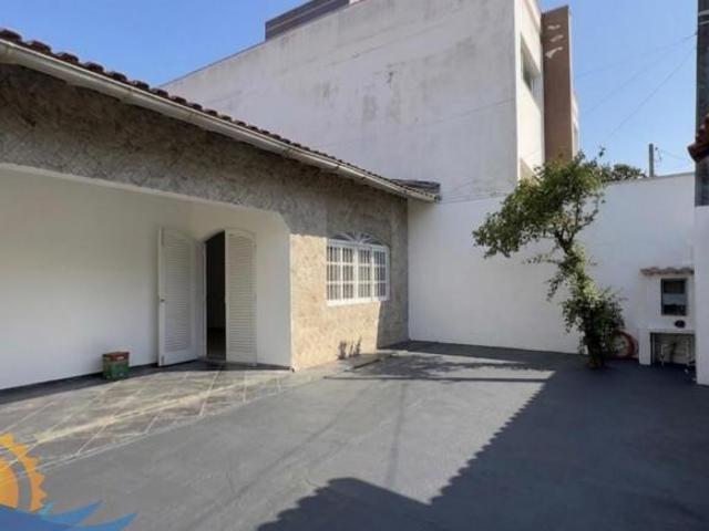 Casa comercial ou residencial à venda em Itanhaém próximo ao Centro e McDonald?s com edícula complet