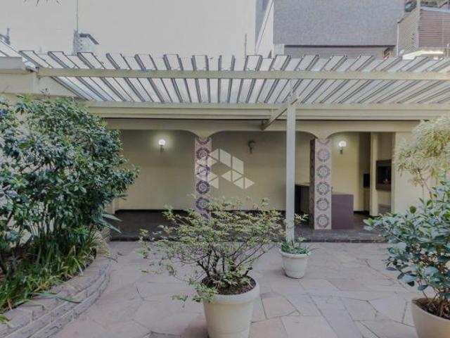 Casa comercial ou residencial com 3 SUÍTES ELEVADOR e VAGAS de garagem no bairro Bela Vista em Por