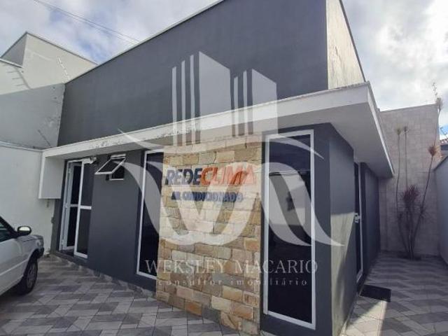 Casa comercial ou residencial de 3 dormitórios, com suíte, escritório, 128m² à venda