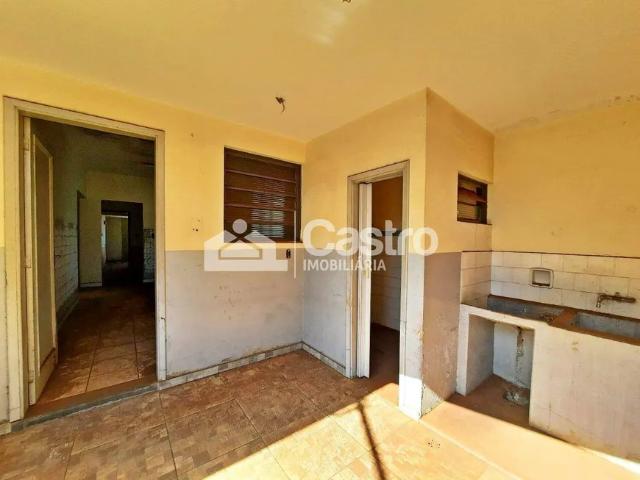 Casa comercial para aluguel, 2 quartos, 2 vagas, Centro Sertãozinho/SP