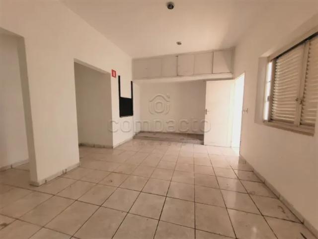 Casa comercial para aluguel possui 184 metros quadrados em Centro São José do Rio Preto SP