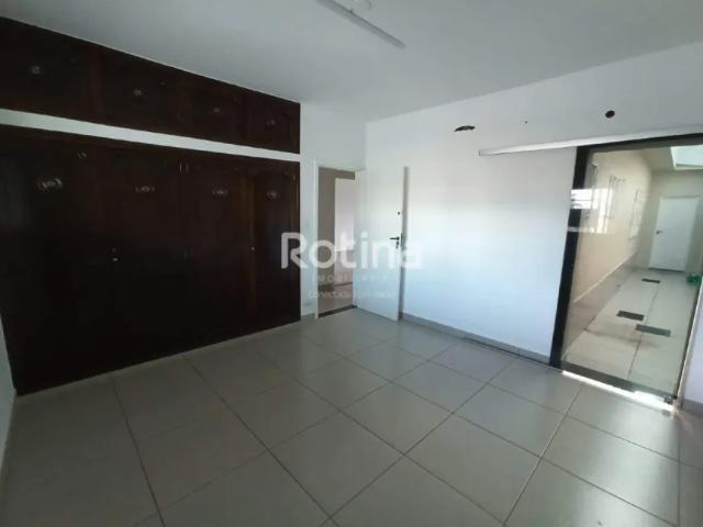 Casa Comercial para alugar, 6 quartos, Brasil Uberlândia/MG Rotina Imobiliária