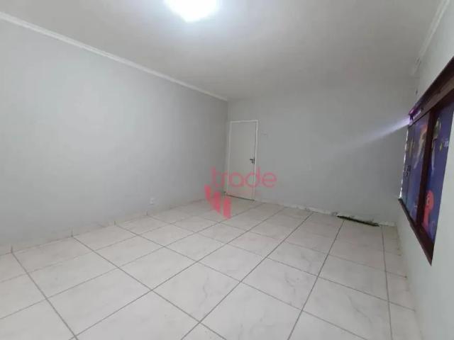 Casa Comercial para Alugar de 04 Suítes no Bairro Ribeirânia em Ribeirão Preto com Quintal Amplo