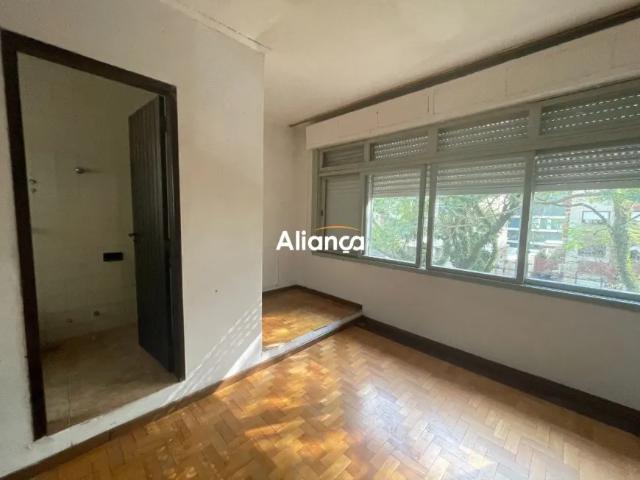 Casa comercial para locação com 300m² garagem e pátio no bairro Petrópolis em Porto Alegre/RS