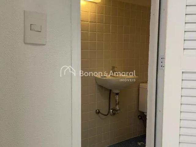 Casa comercial para locação com salão, 3 salas, elevador, 208 m² no Cambuí