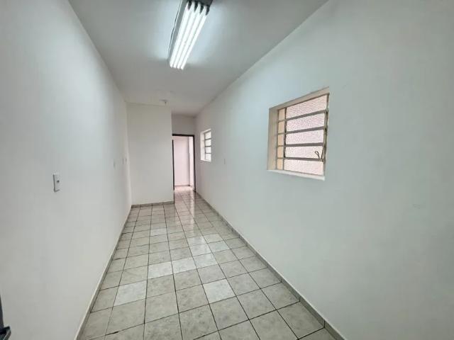 Casa comercial para locação em Água Branca, 80m²