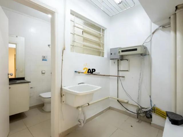 Casa Comercial para Locação em Moema, 8 Salas, 3 Banheiros, 2 Vagas de Garagem!