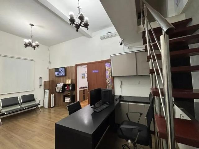 Casa Comercial para Venda e Locação em região Central