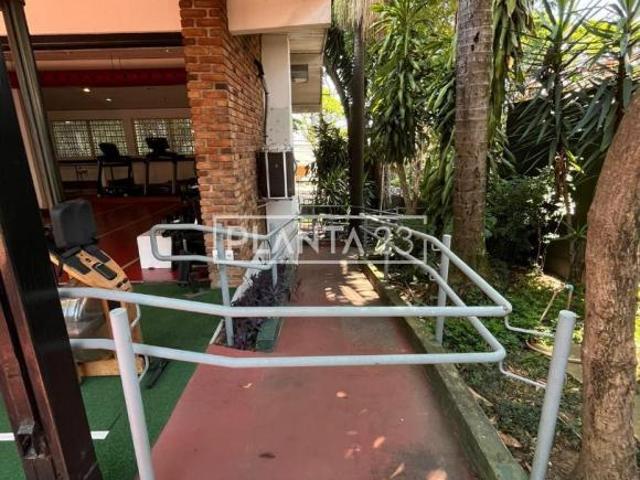 Casa comercial para locação no Jardim Guedala com 684m² total e 8 vagas